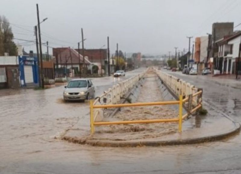 Nuevo temporal de lluvia provocó complicaciones como hace cinco años en Comodoro Rivadavia